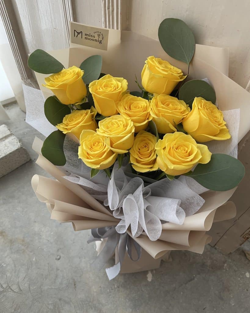 Home • Miss Moonig